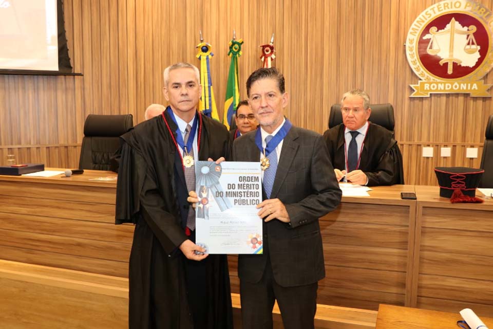 Desembargador do TJRO recebe medalha da Ordem do Mérito no Ministério ...