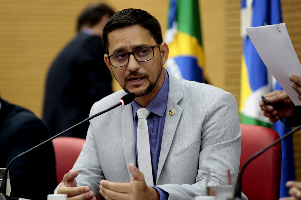 Anderson Pereira entrega cestas básicas para famílias afetadas por ...